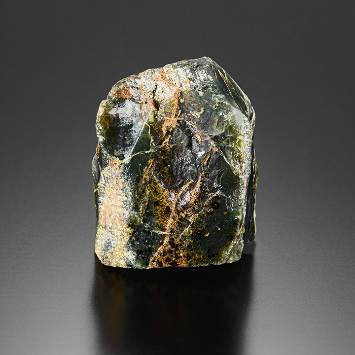 Chromite Inclusions in Green Common Opal | Gems & Gemology
