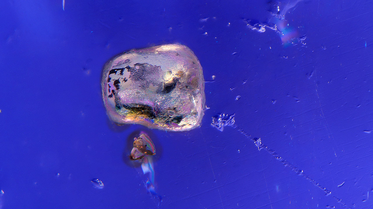 Yellow Radiation Halos in Iolite (Cordierite)